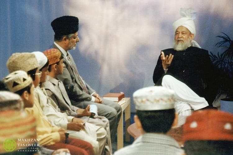 My fond recollections of Hazrat Khalifatul Masih IV – Part II | Al Hakam