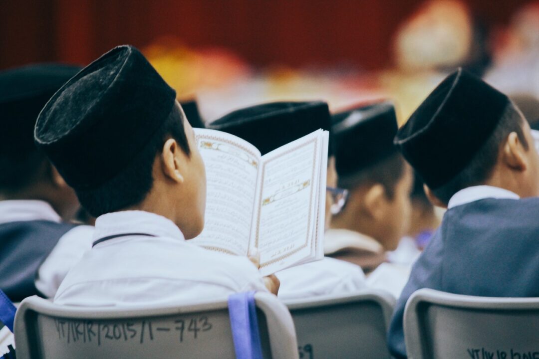 What is the best way to memorise the Holy Quran & ahadith? | Al Hakam