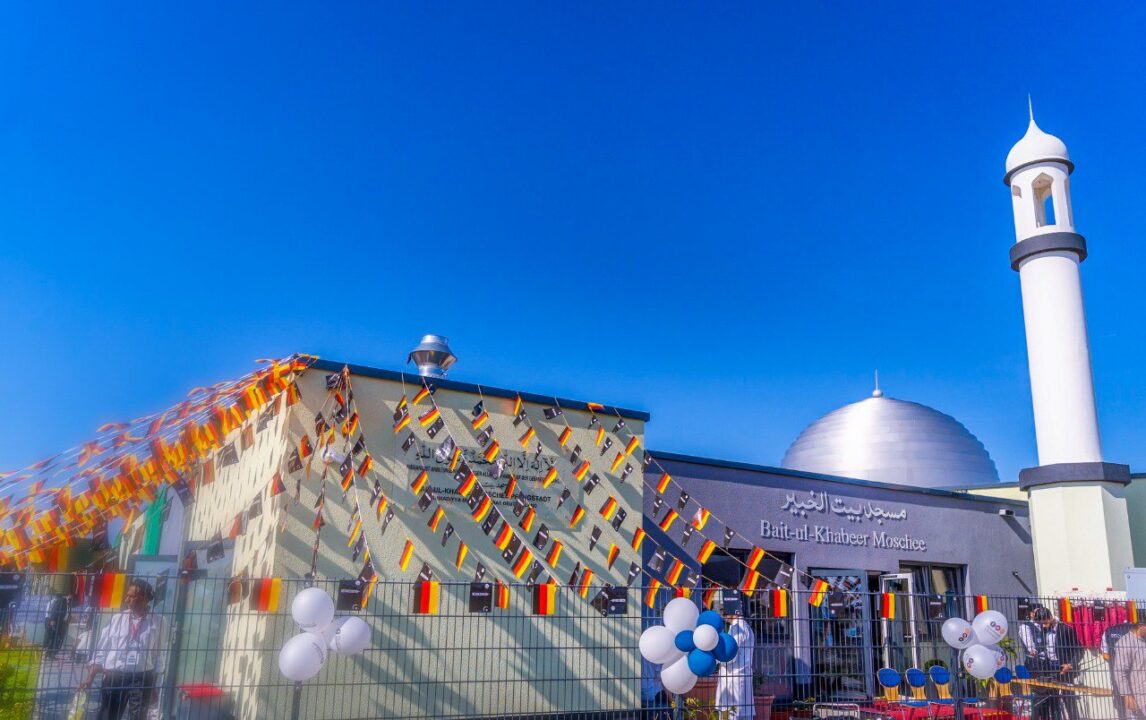 Islam Ahmadiyyat spreads through Germany as Huzoor inaugurates five new ...